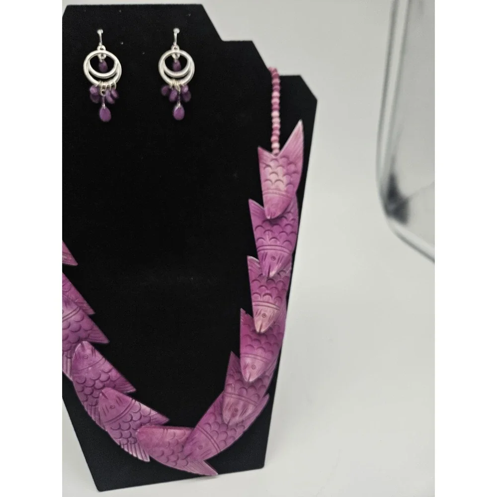 The Unbranded Brand | Jewelry | Purple Wood Fish Bead Statement ...